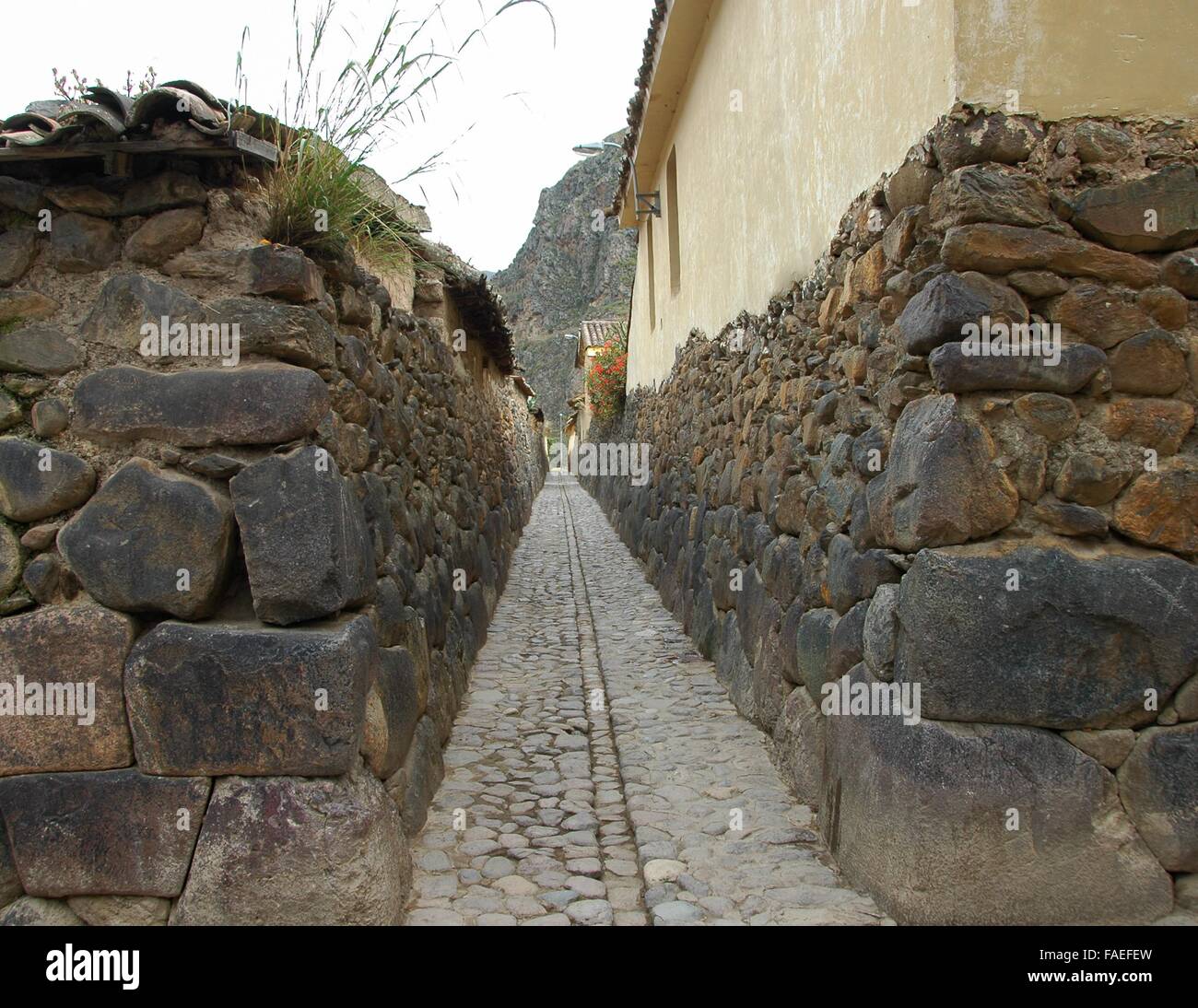 Ancient Incan stonework in Ollantaytambo, Peru Stock Photo - Alamy