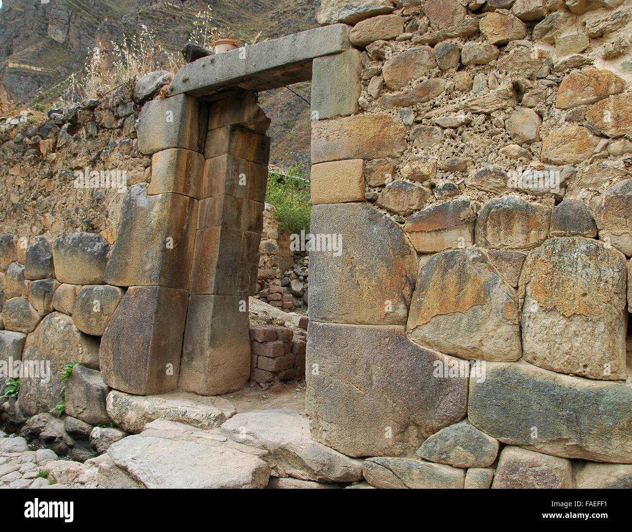 Ancient Incan stonework in Ollantaytambo, Peru Stock Photo - Alamy
