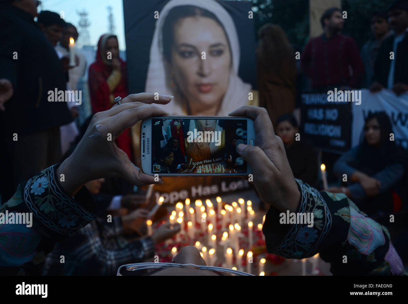 Benazir bhutto death hi-res stock photography and images - Alamy