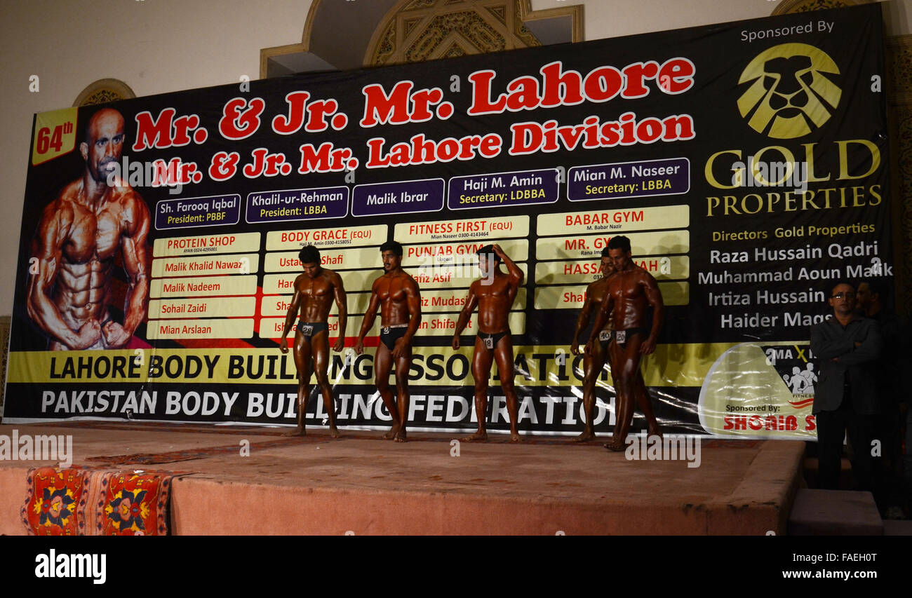 Lahore, Pakistan. 28th Dec, 2015. Pakistani body builders posing during ...
