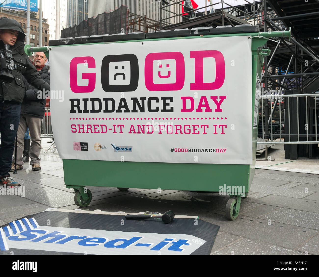 New York, USA. 28th Dec, 2015. A disposal bin advertising "Good ...