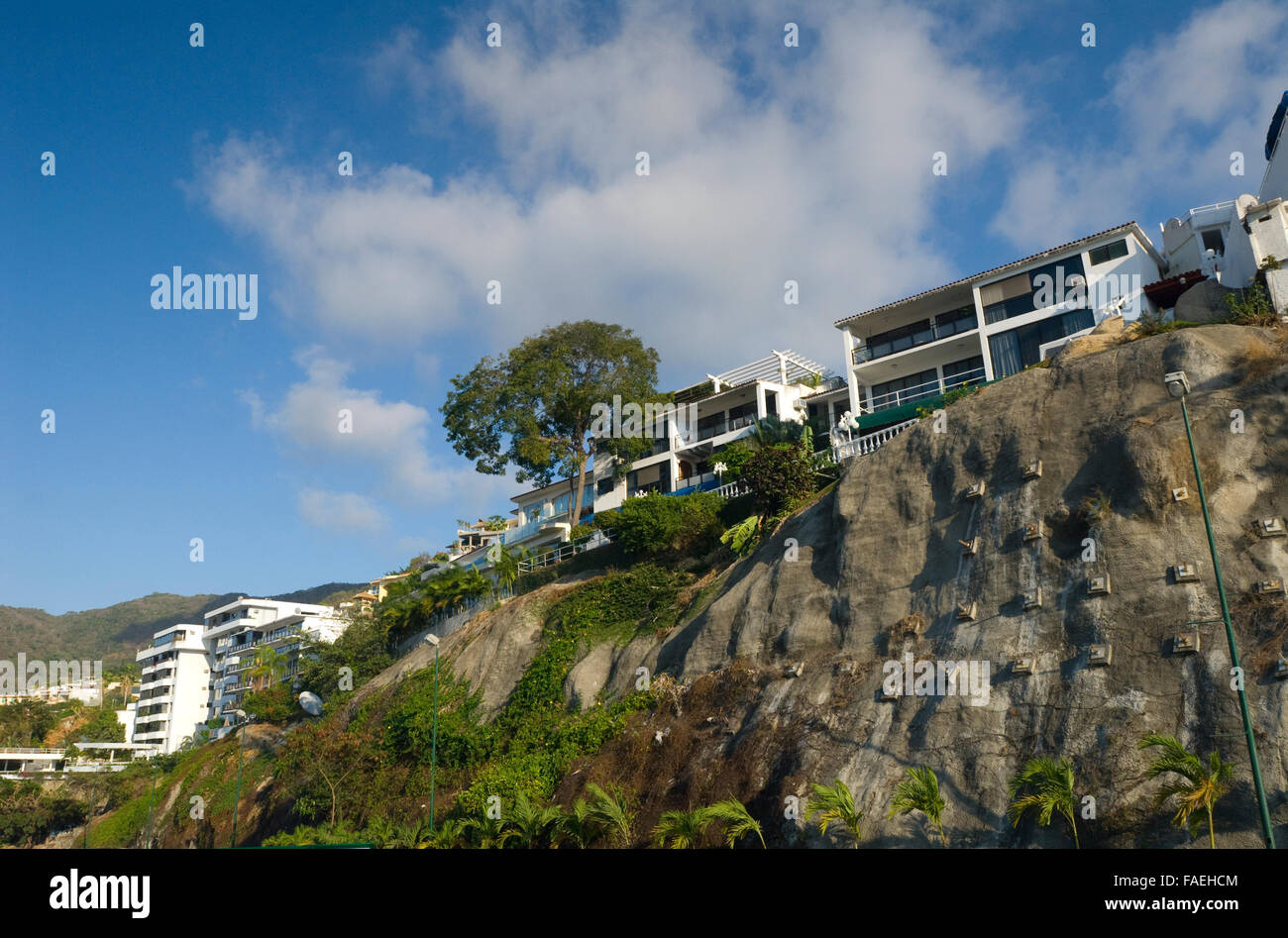 Homes on cliffs, Acapulco, Mexico Stock Photo - Alamy