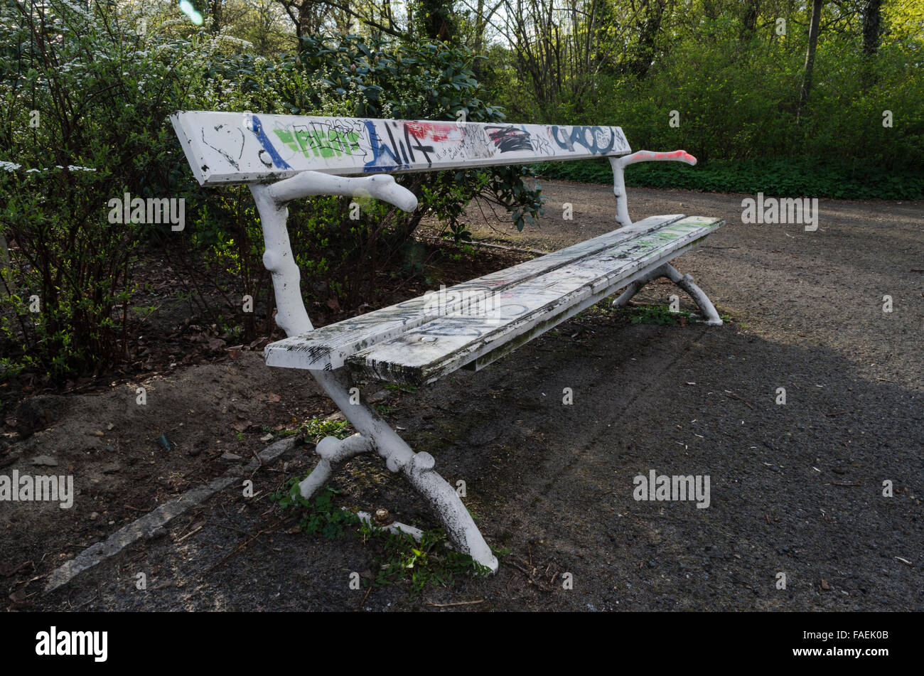 Graffiti on white wooden park bench Stock Photo - Alamy