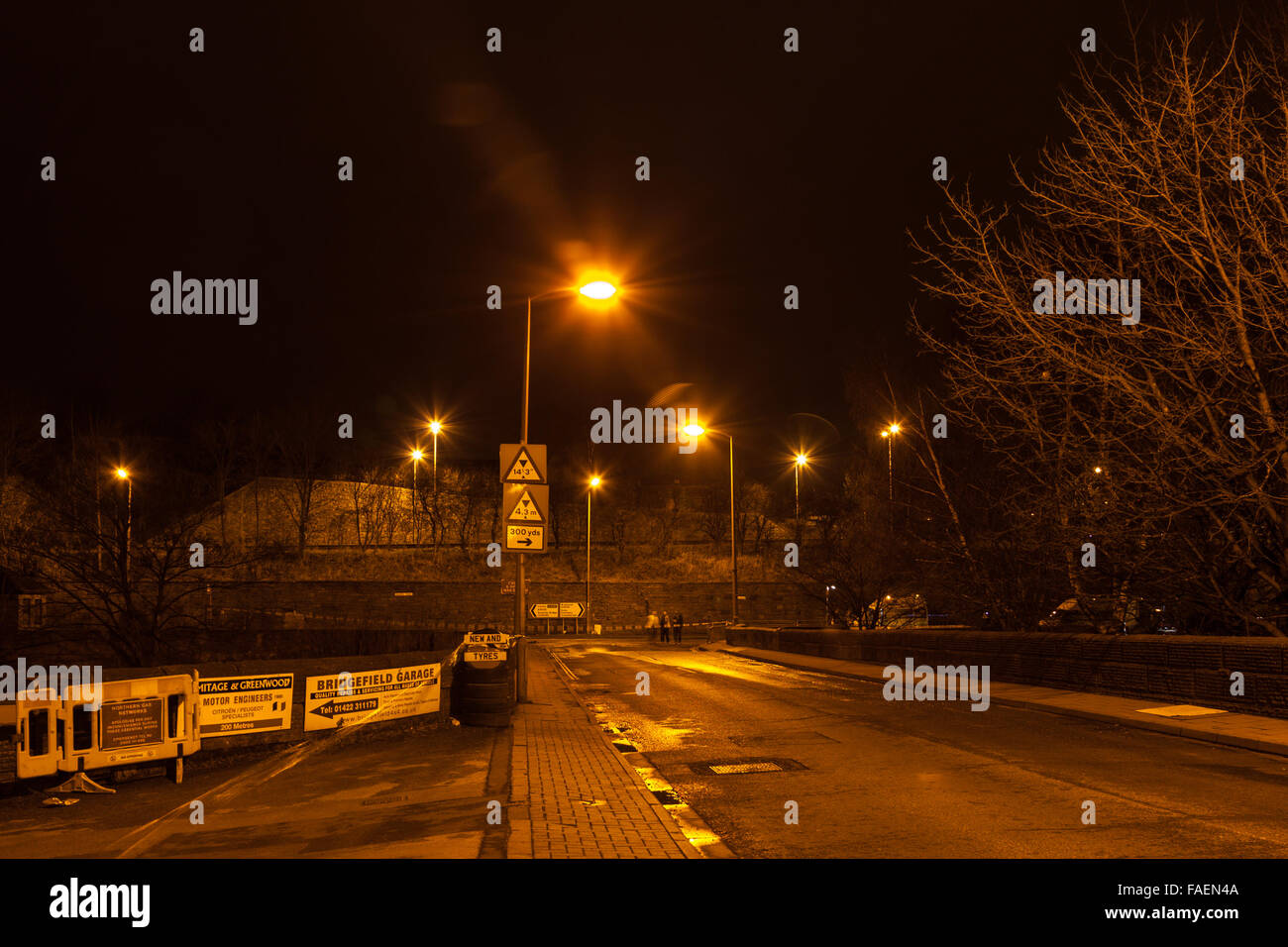 Elland Basin, Elland, West Yorkshire, UK. 29th December, 2015. The road ...