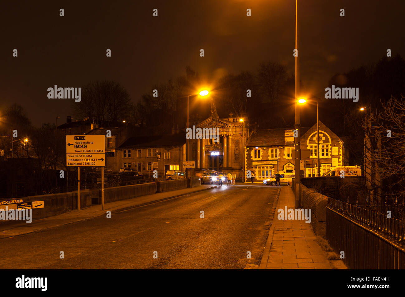Elland Basin, Elland, West Yorkshire, UK. 29th December, 2015. The road ...