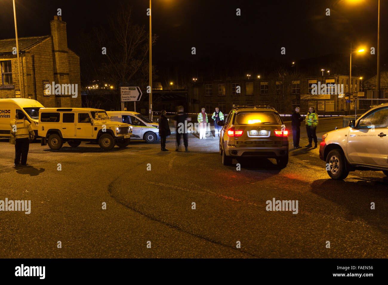 Elland Basin, Elland, West Yorkshire, UK. 29th December, 2015. The road ...