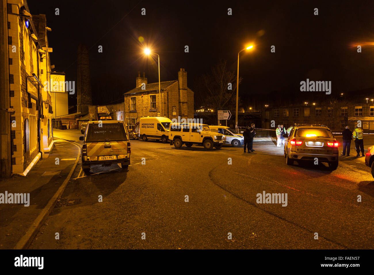 Elland Basin, Elland, West Yorkshire, UK. 29th December, 2015. The road ...