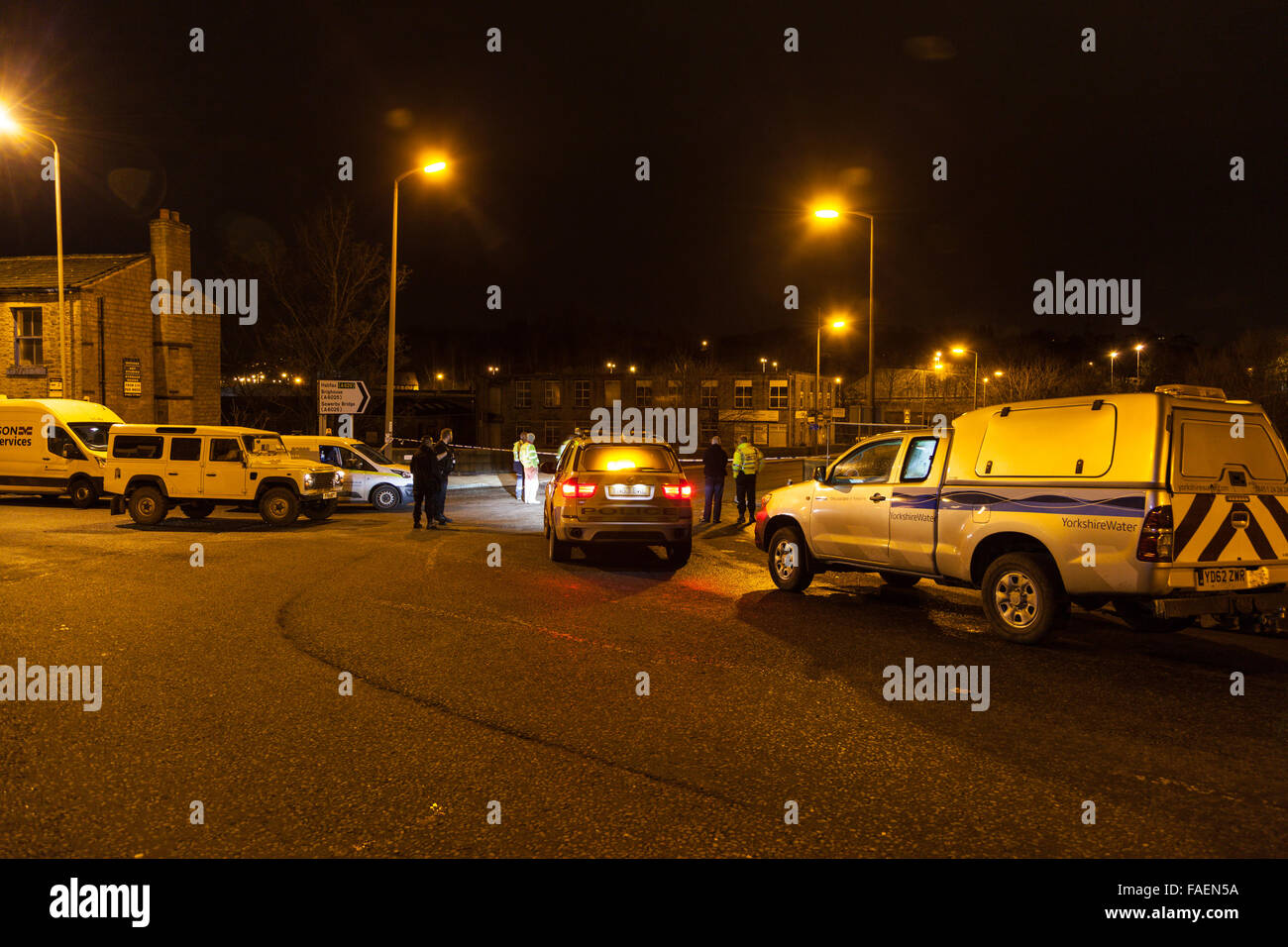 Elland Basin, Elland, West Yorkshire, UK. 29th December, 2015. The road ...