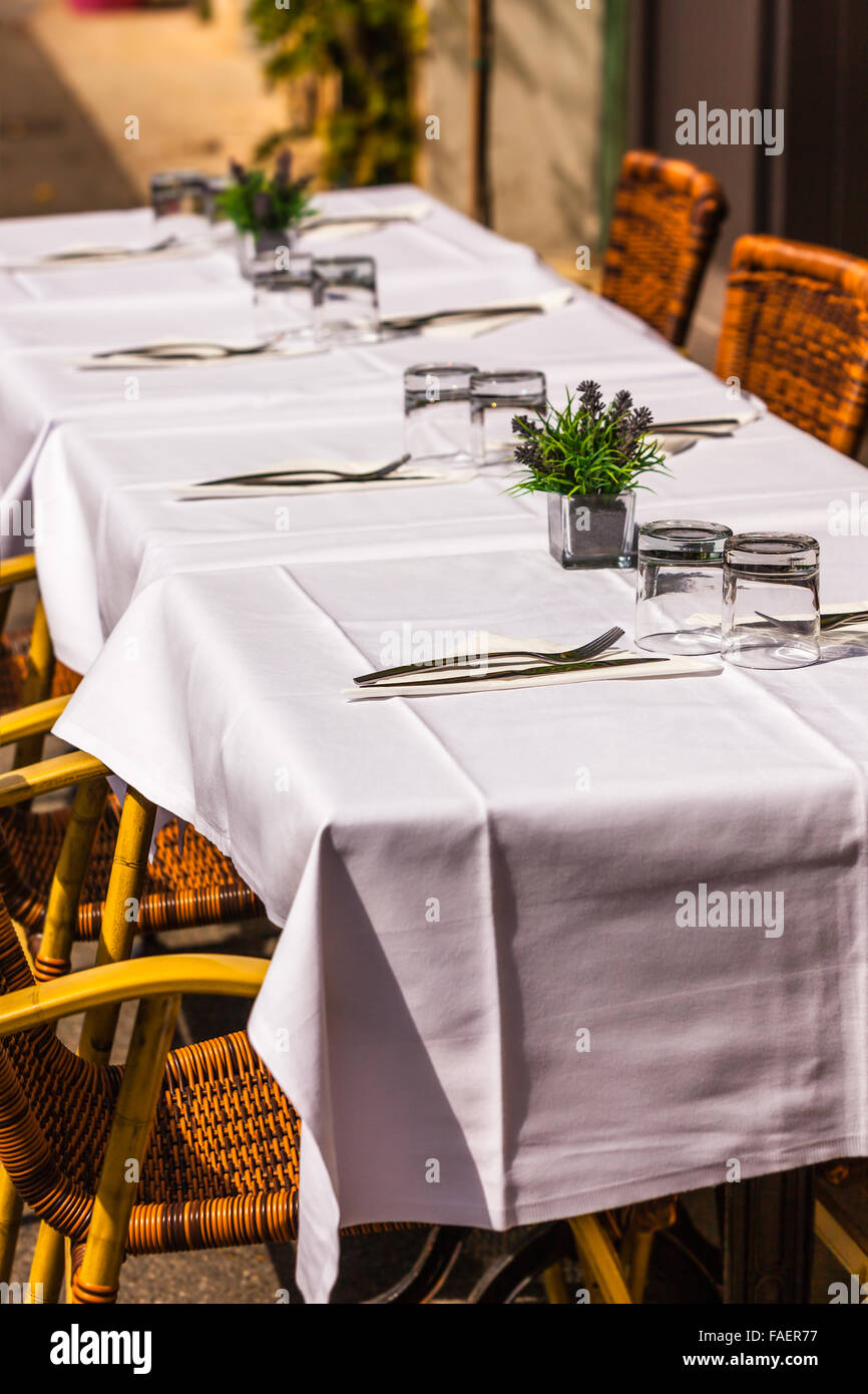 Cozy restaurant tables ready hi-res stock photography and images - Alamy