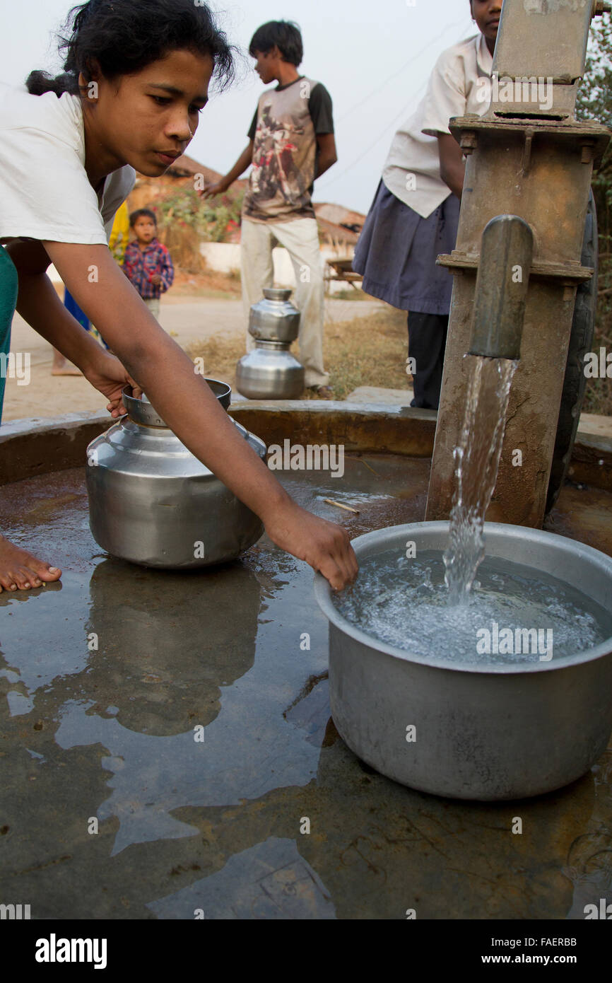 Village woman using ground water from handpump hi-res stock photography ...