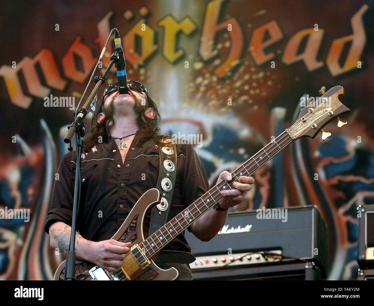 (dpa) - Lemmy Kilmister, singer of the English heavy metal band ...