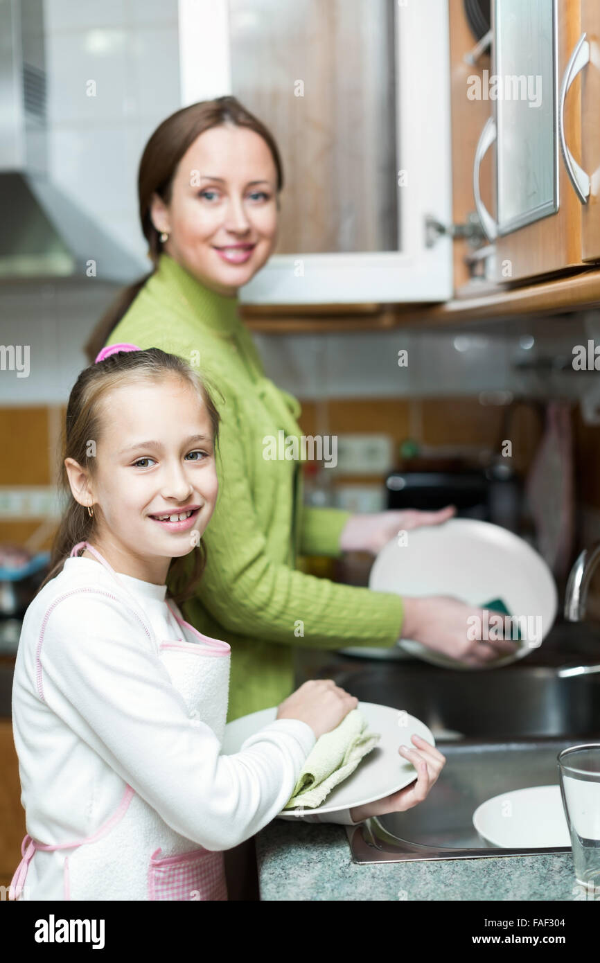 girl with mother washing dishes at home Stock Photo - Alamy