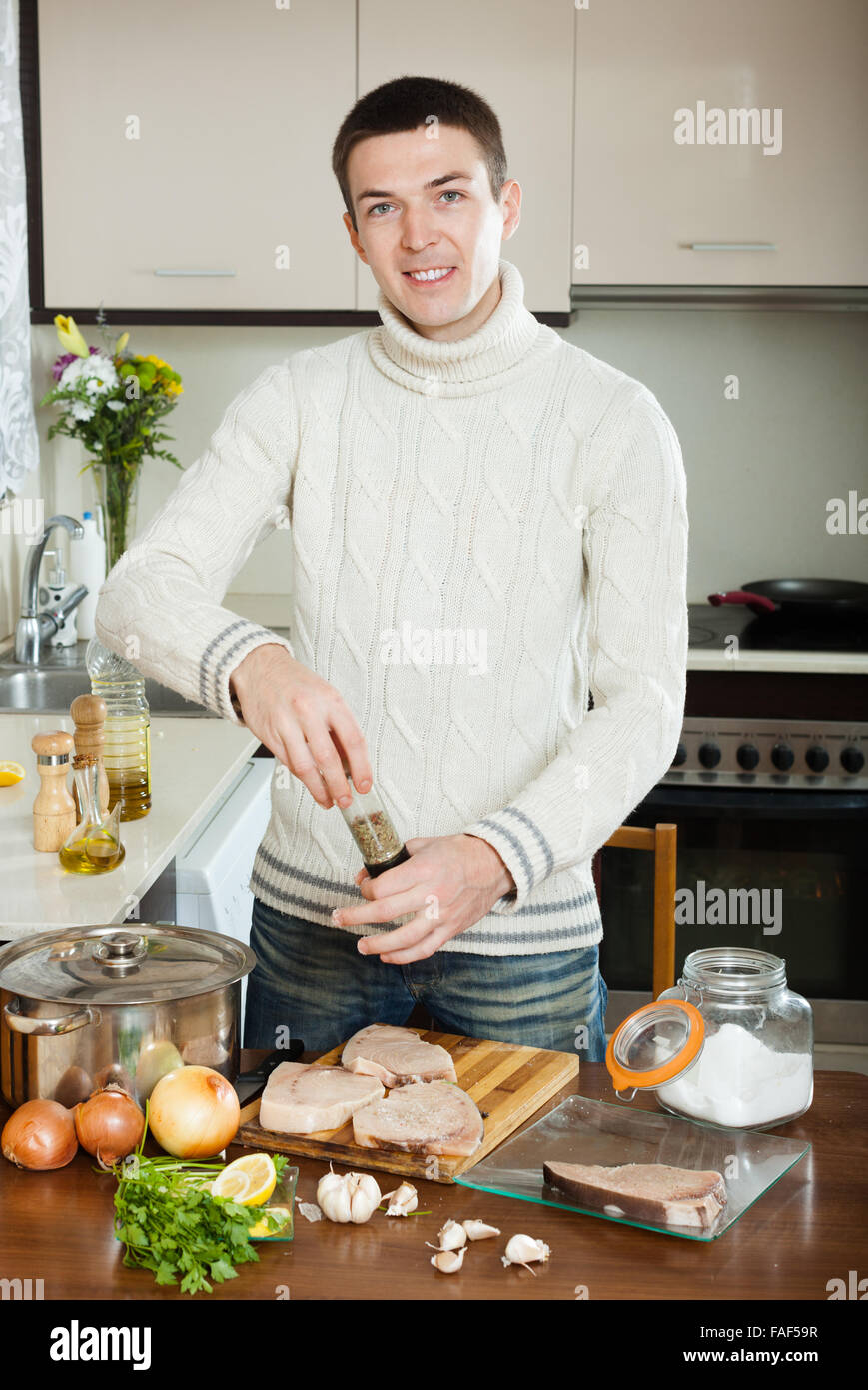 Man cooking steak hi-res stock photography and images - Alamy