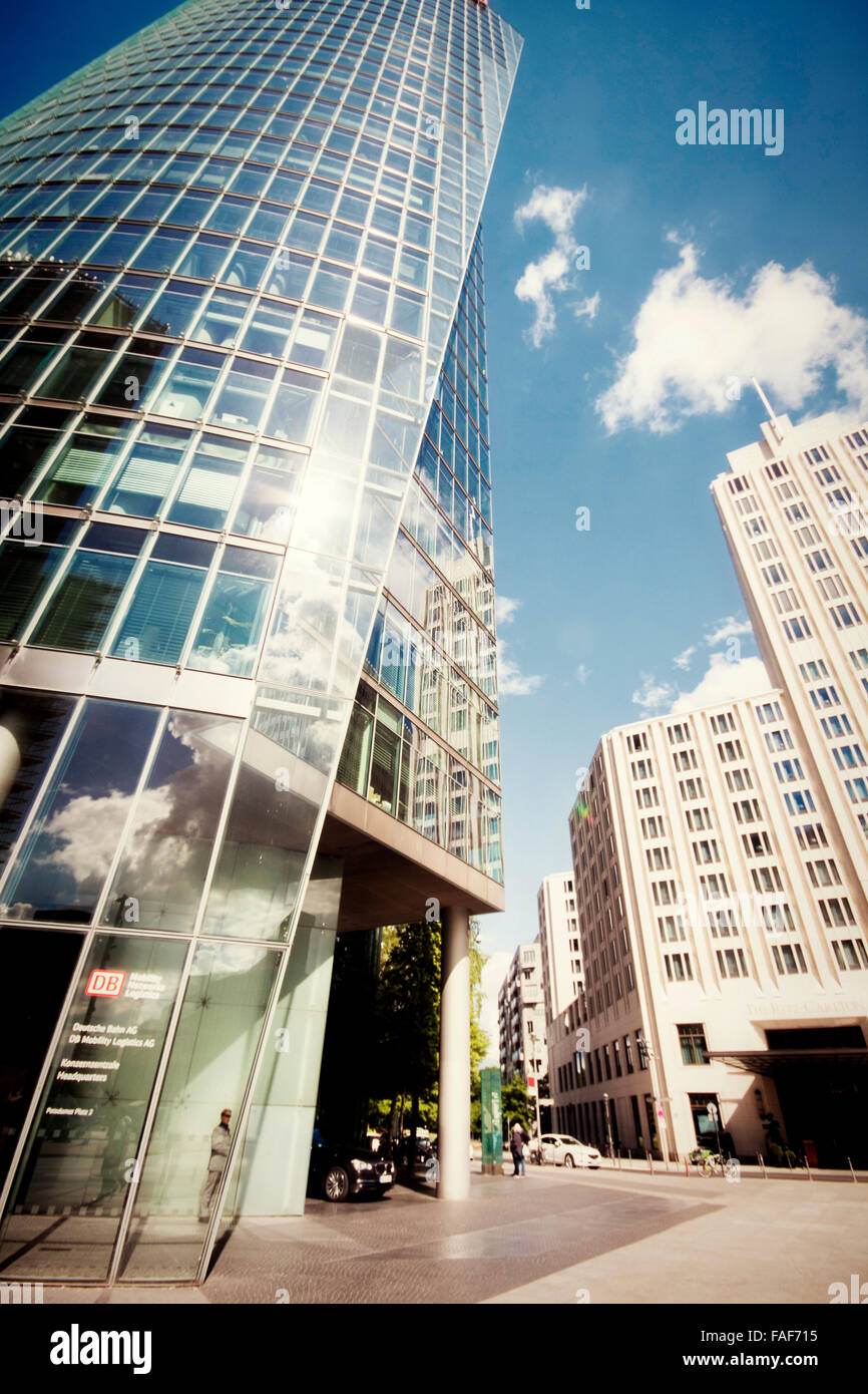 Round glass modern building hi-res stock photography and images - Alamy