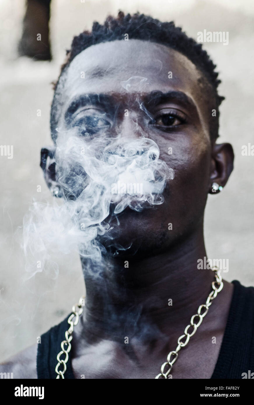 Smoking a joint hi-res stock photography and images - Alamy