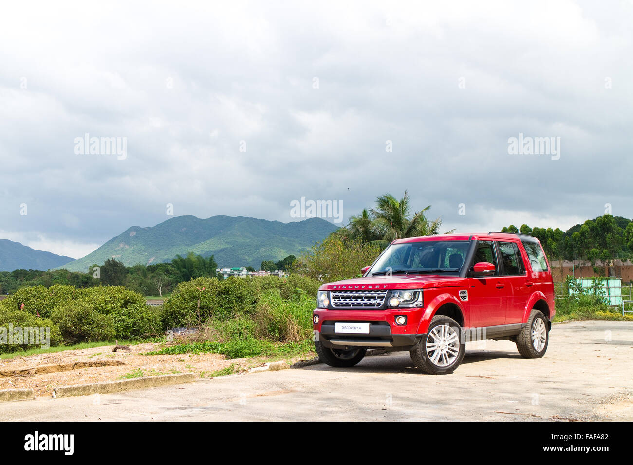 Land rover discovery 2014 hi-res stock photography and images - Alamy