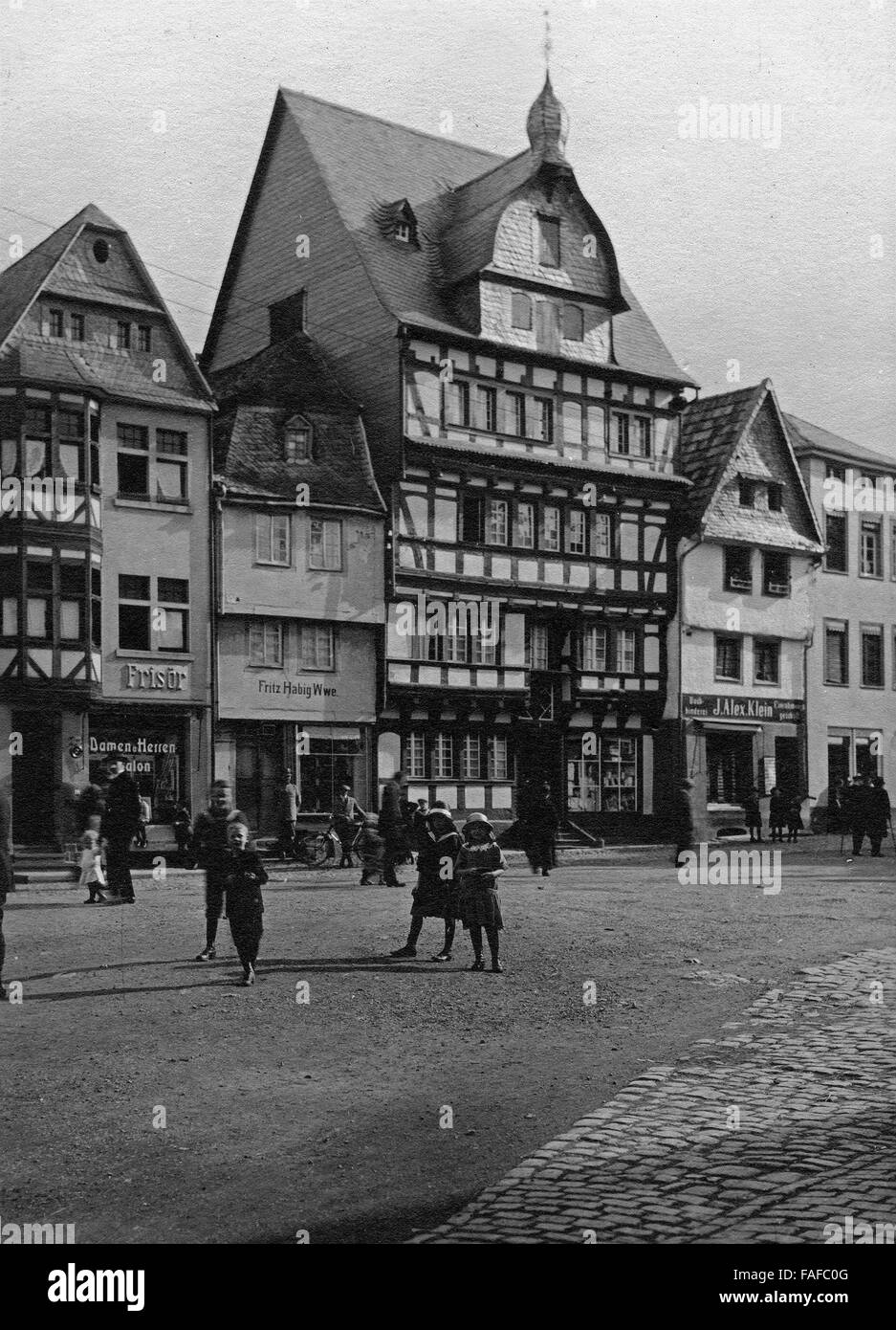 Der Marktplatz in Adenau in der Hocheifel, Deutschland 1920er Jahre ...