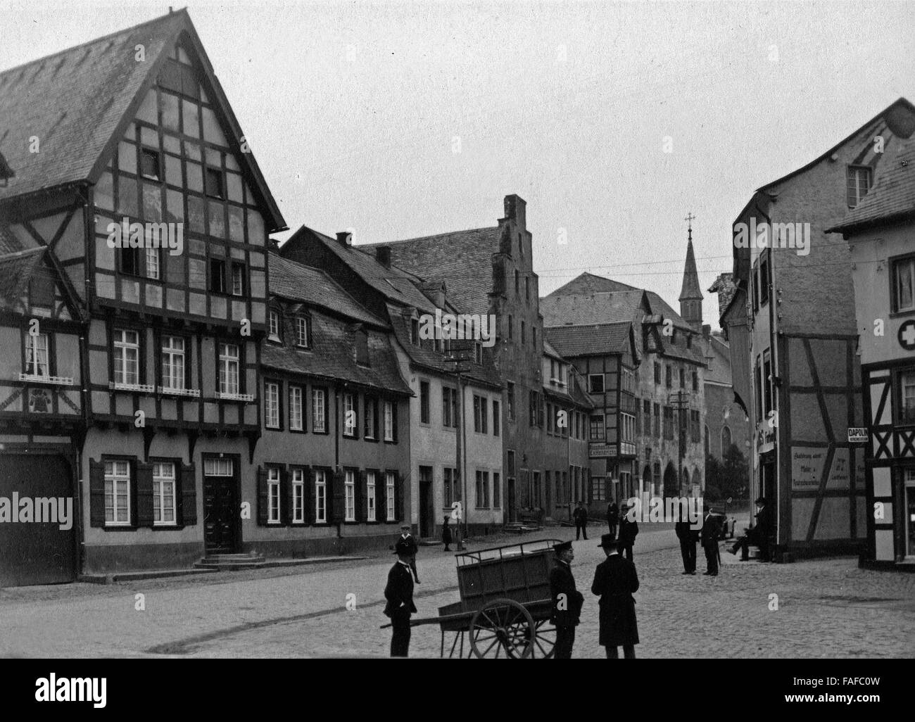 Typischer Marktplatz einer Kleinstadt in Rheinland, Deutschland 1920er ...