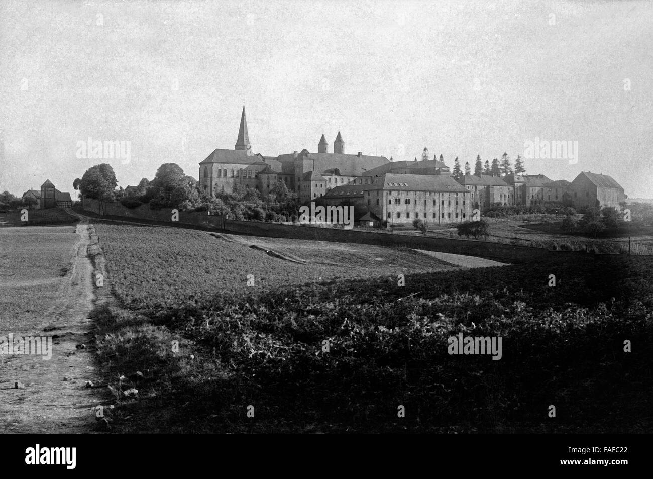 Die Anlage von Kloster Steinfeld bei Kall in der Eifel, Deutschland ...