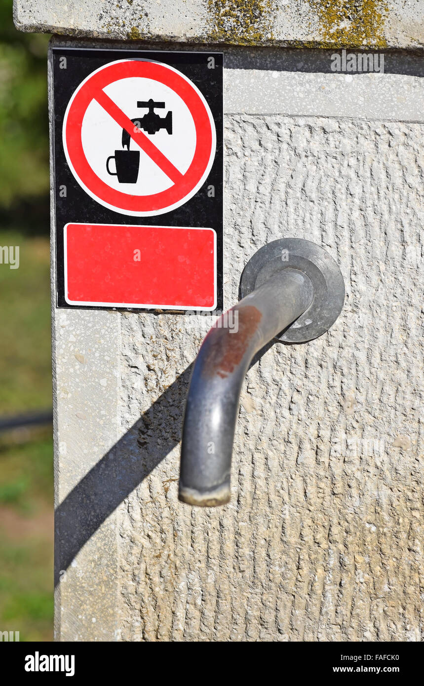 Drinking water sign hi-res stock photography and images - Alamy