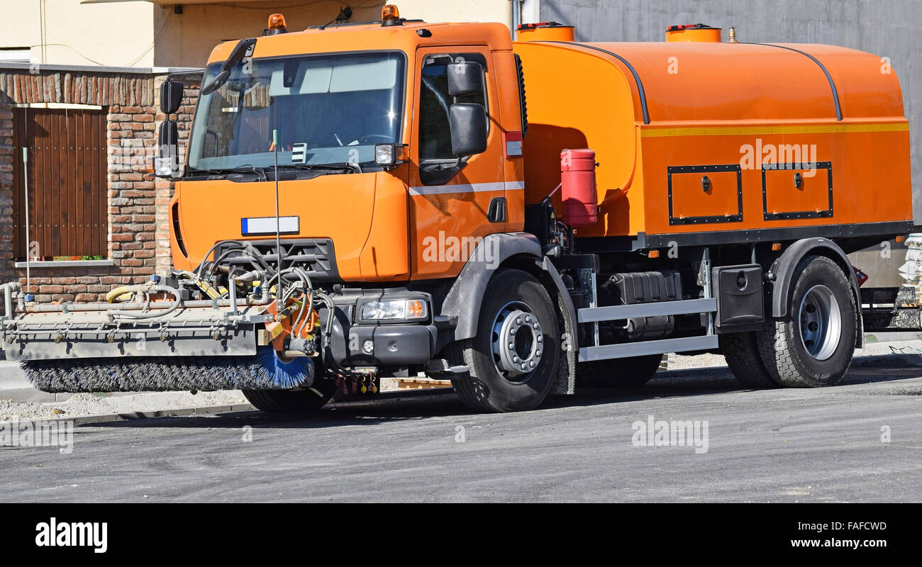 Water street cleaning machine hi-res stock photography and images - Alamy