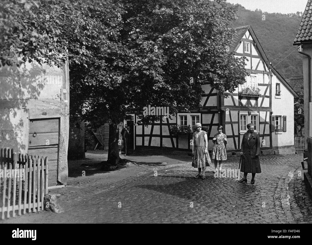 Germany women 1920s hi-res stock photography and images - Alamy