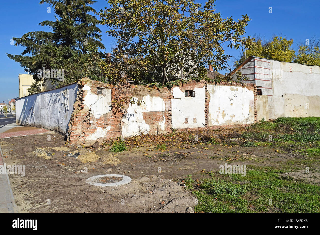 Run down walls of a demolished building in the city Stock Photo - Alamy