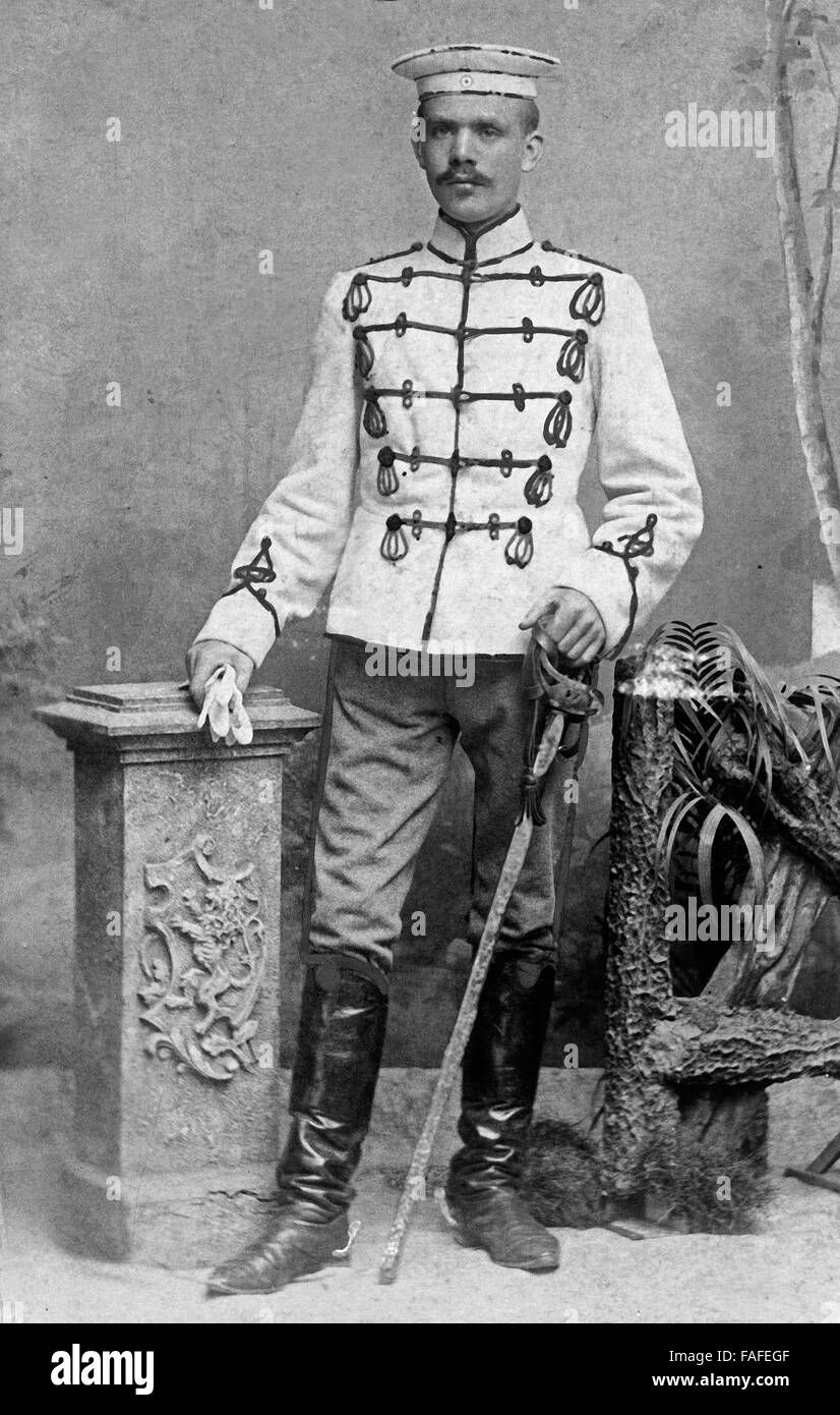 Porträt eines Mannes in Uniform, Deutschland 1900er Jahre. Portrait of ...