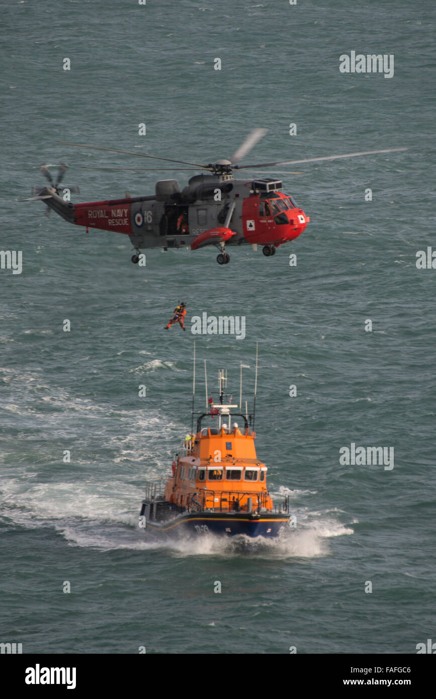 Launching of the lizard lifeboat hi-res stock photography and images ...