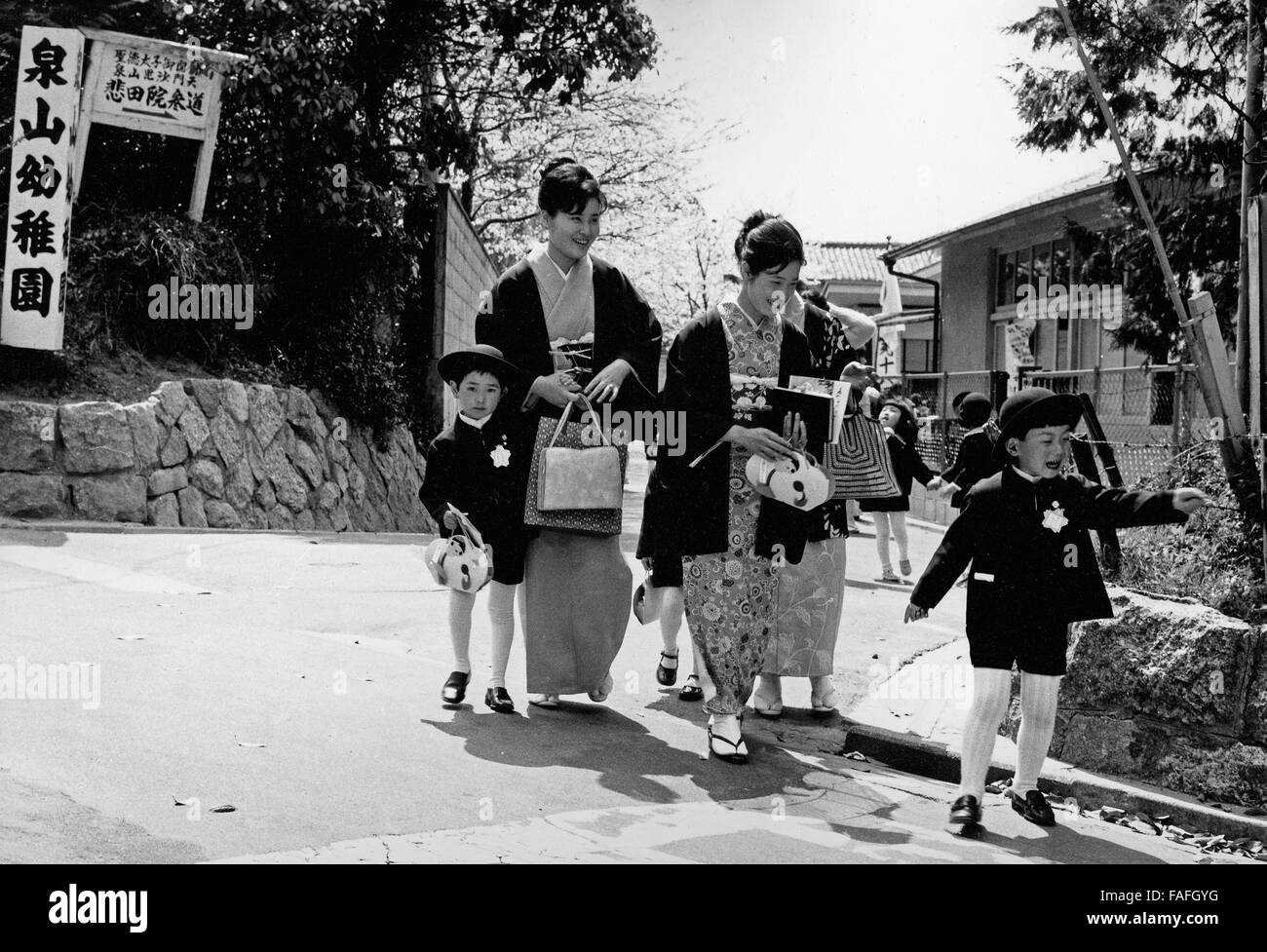 Japan japanese school children 1960s hi-res stock photography and ...