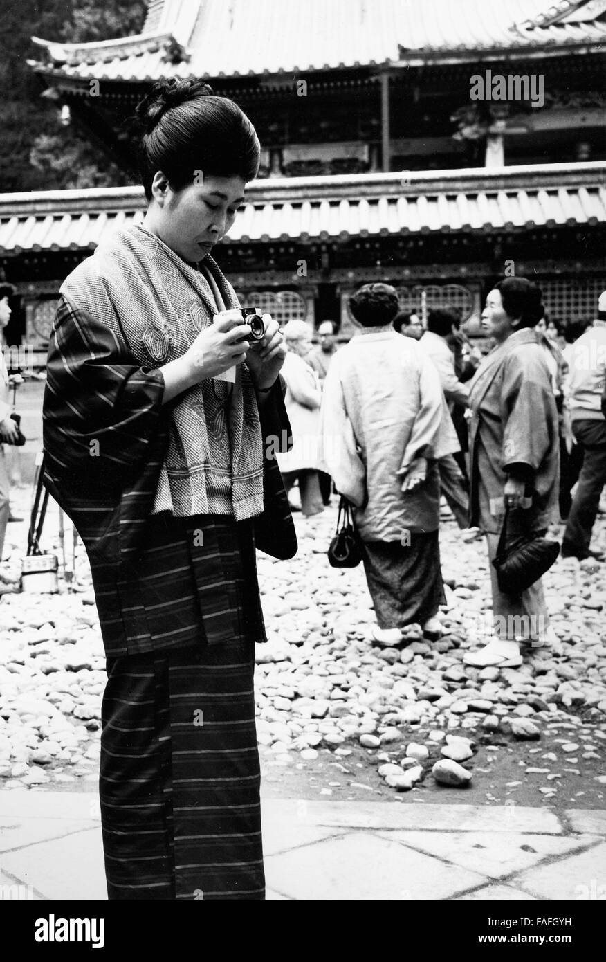 Japan traditional woman 1960s hi-res stock photography and images - Alamy