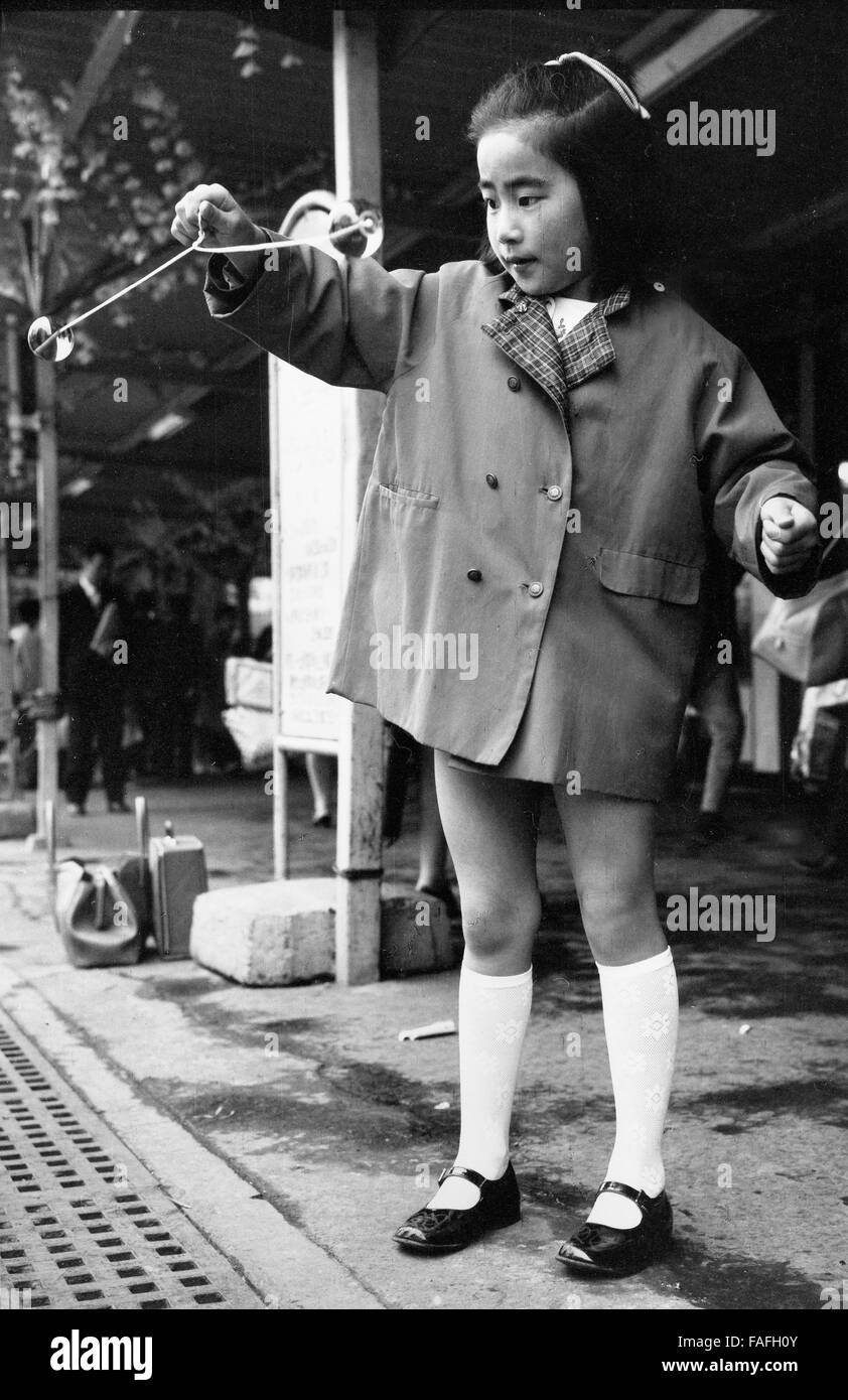 Japan street 1960s hi-res stock photography and images - Alamy