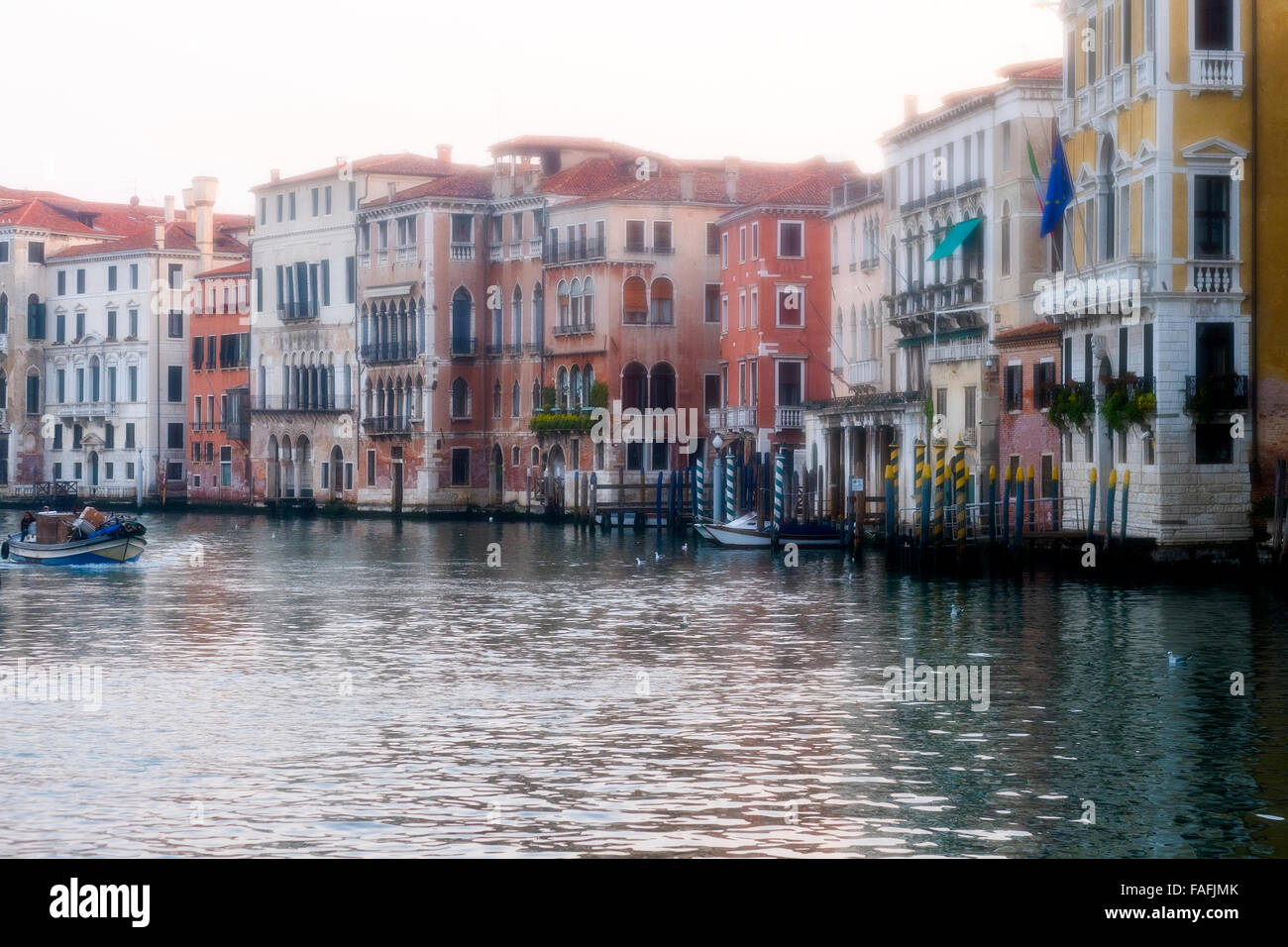 Canal water hi-res stock photography and images - Alamy