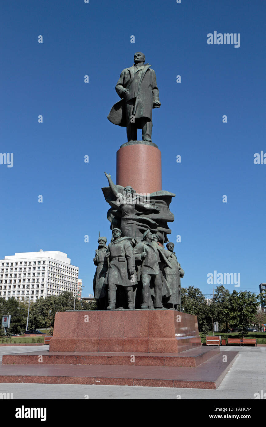 Statue of Lenin in Kaluzhskaya Square, Moscow, Russia Stock Photo - Alamy