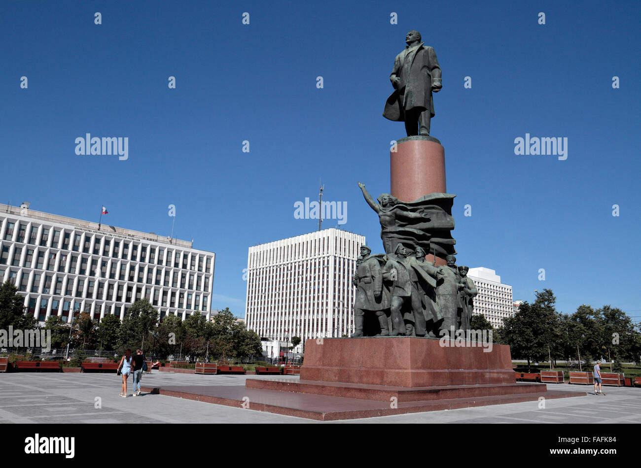 Statue of Lenin in Kaluzhskaya Square, Moscow, Russia Stock Photo - Alamy