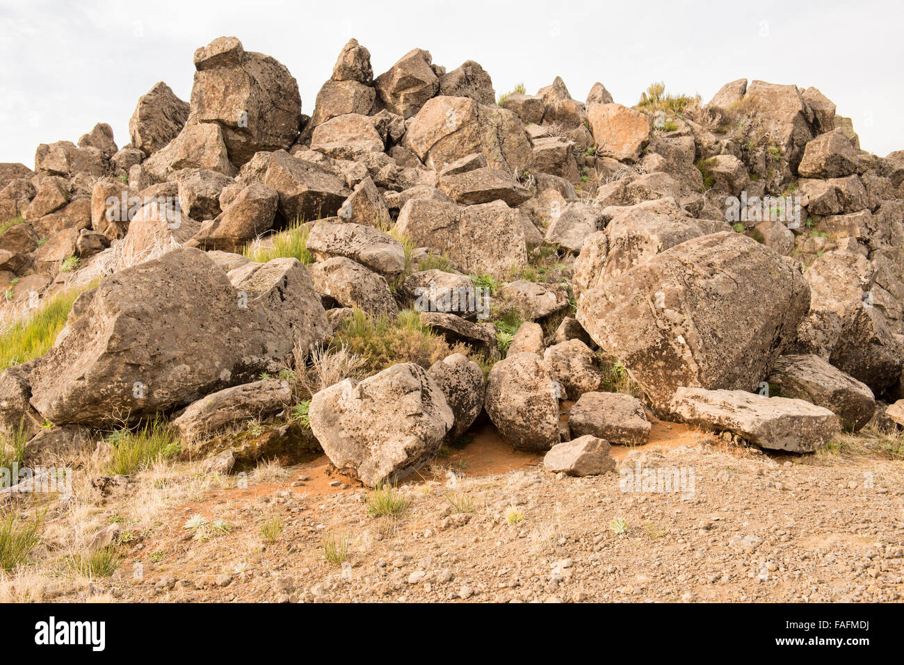 Broken boulder hi-res stock photography and images - Alamy