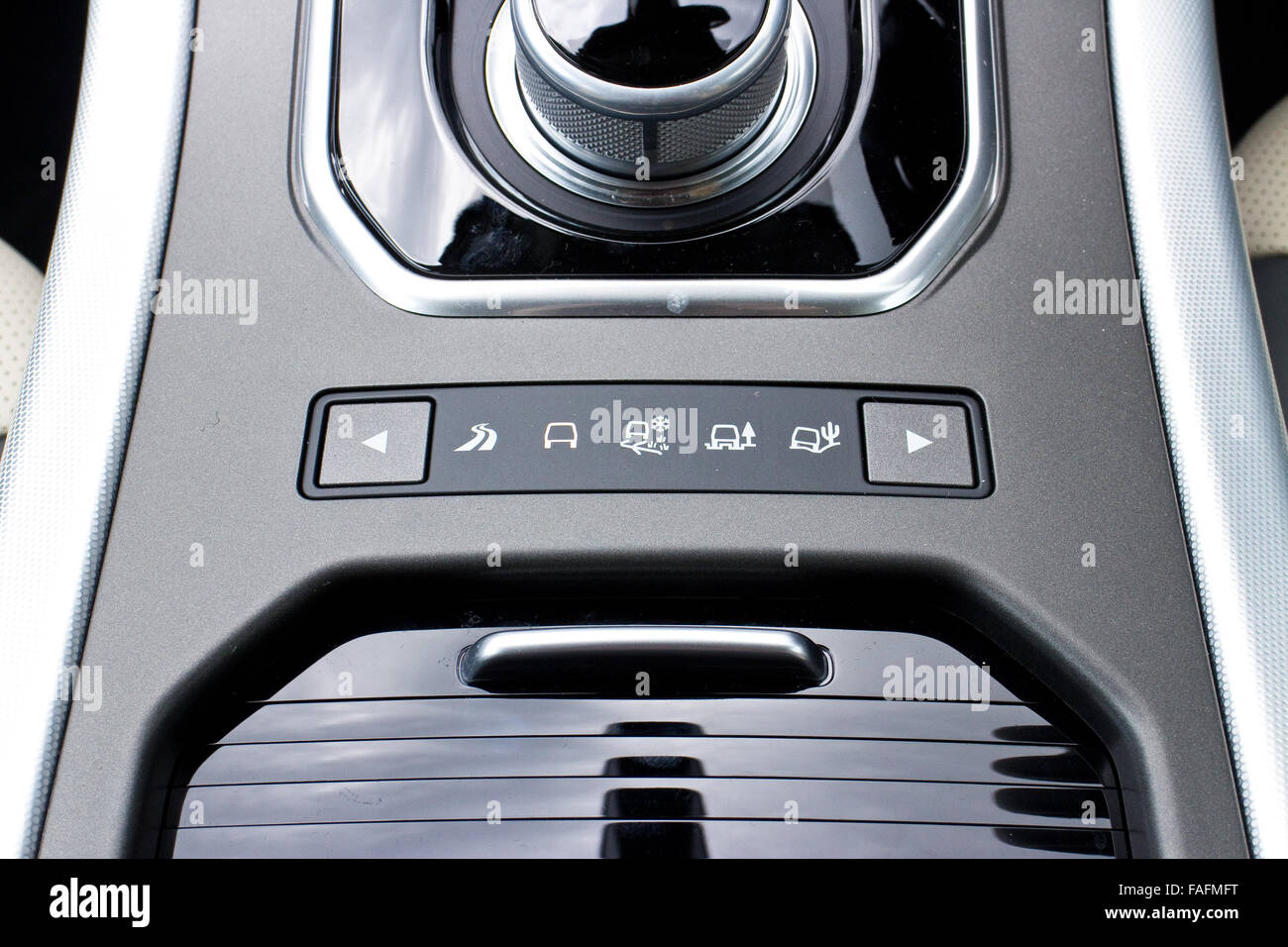 Land rover dashboard hi-res stock photography and images - Alamy