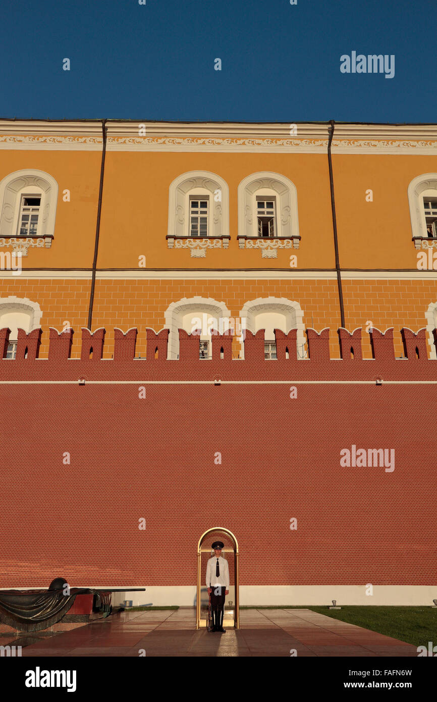 Lone soldier hi-res stock photography and images - Alamy