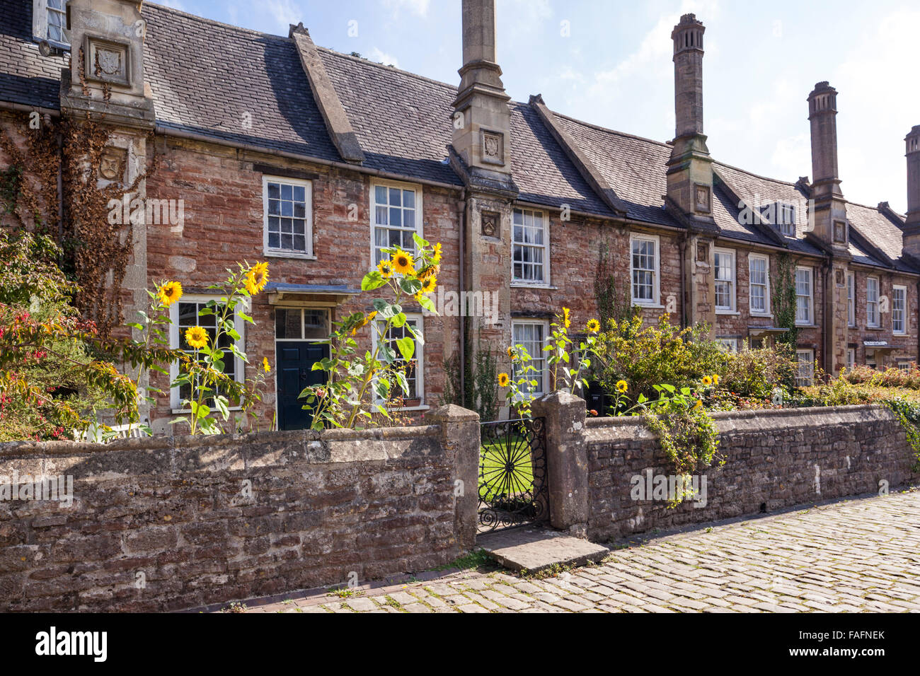 Grade 1 building chimneys hi-res stock photography and images - Alamy