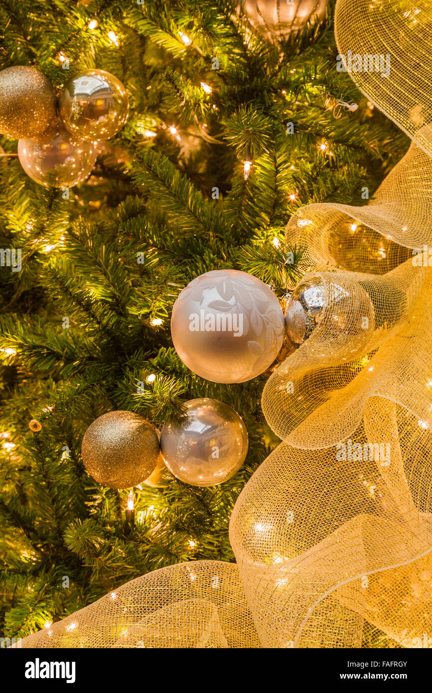 White net ribbon hi-res stock photography and images - Alamy