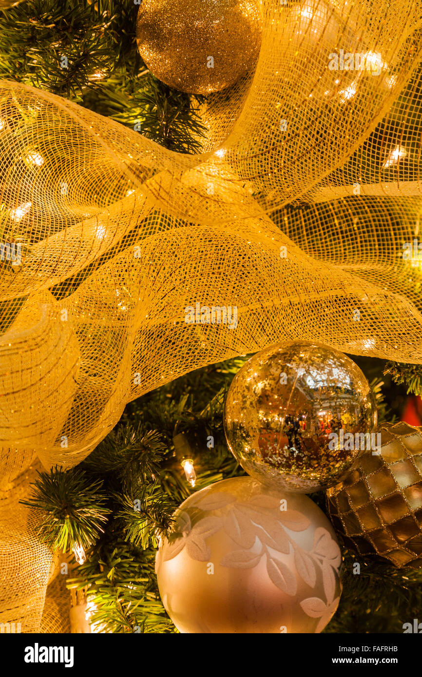 Netting christmas tree hi-res stock photography and images - Alamy