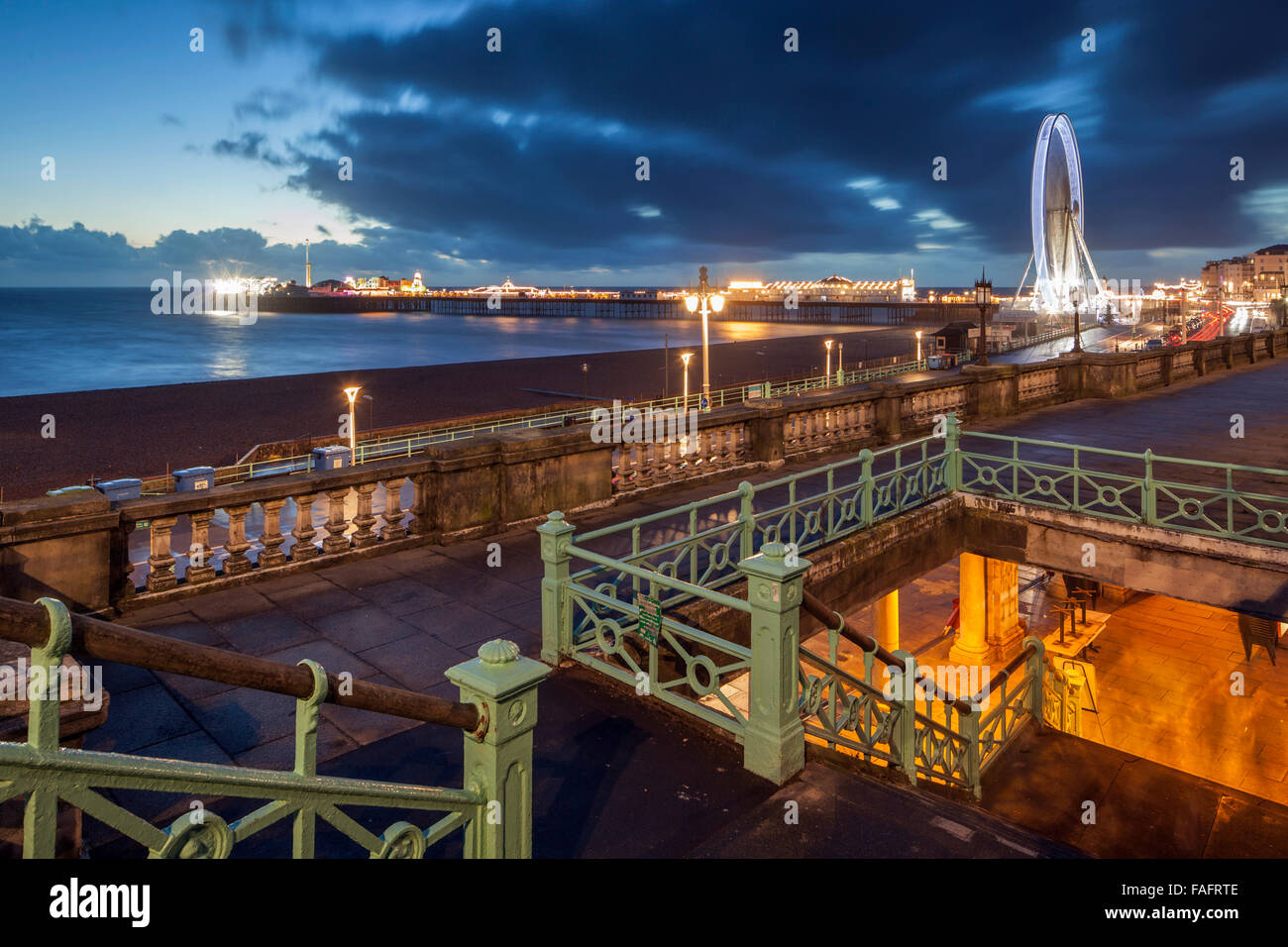 Night falls on Brighton seafront, East Sussex, England Stock Photo - Alamy