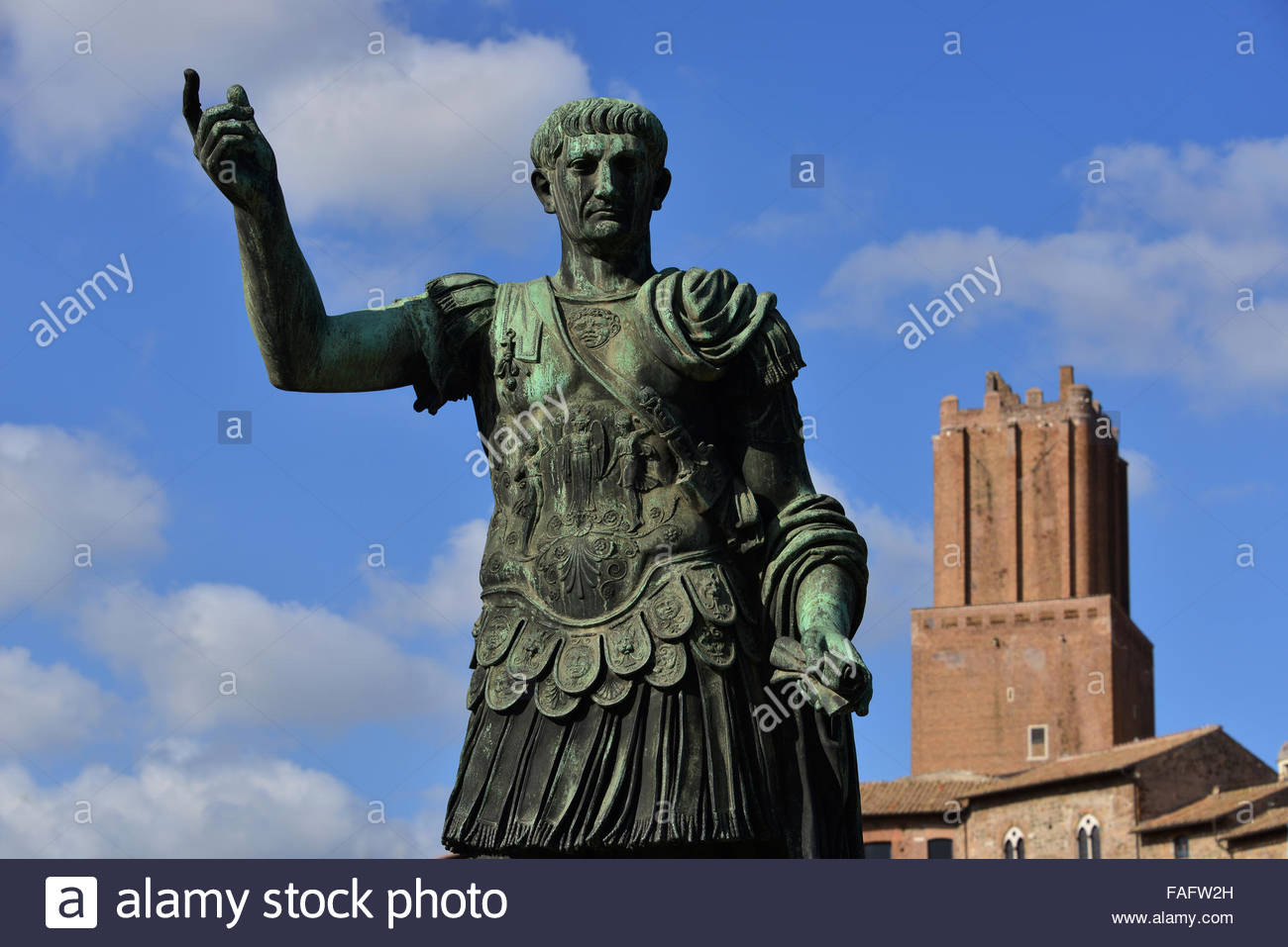 Statue Roman Emperor Trajan Tower Stock Photos & Statue Roman Emperor ...