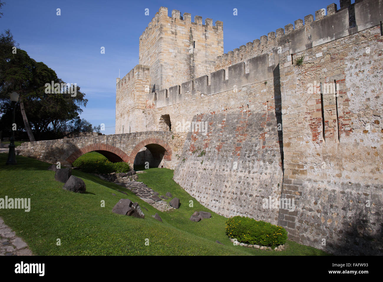 Castelo de sao jorge castle of st saint george hi-res stock photography ...