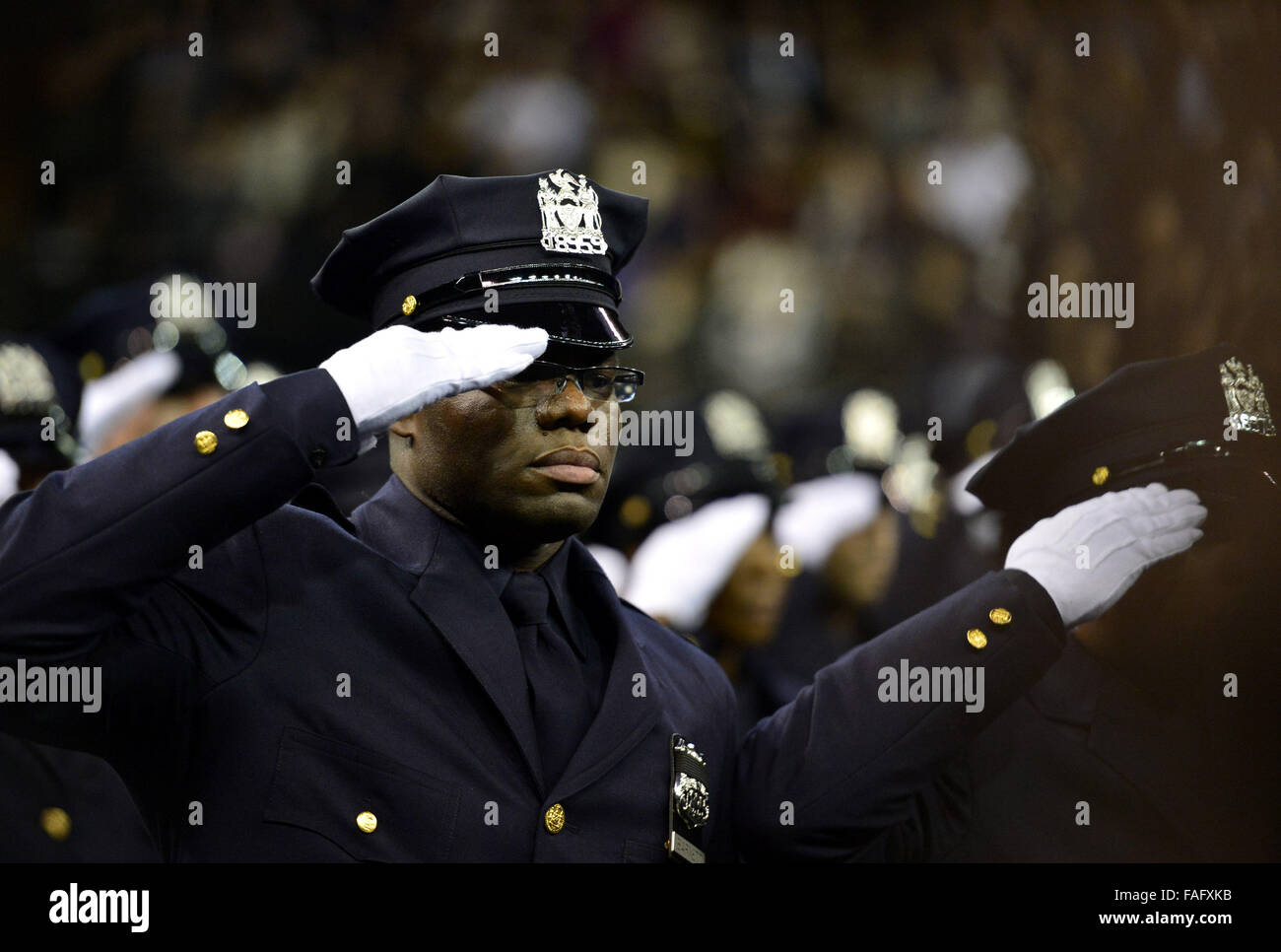 Police officers salute hi-res stock photography and images - Alamy