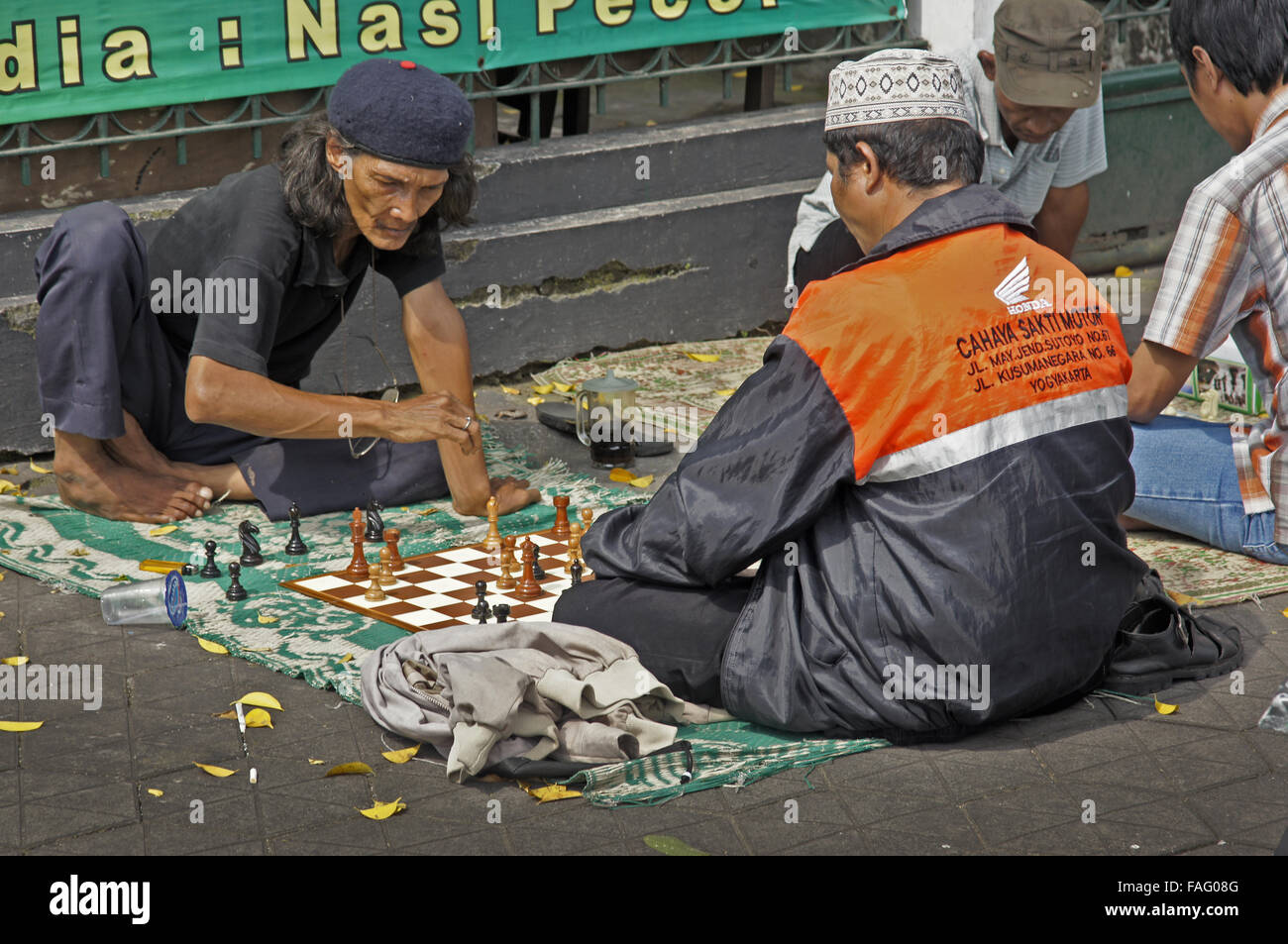 Indonesians playing hi-res stock photography and images - Alamy