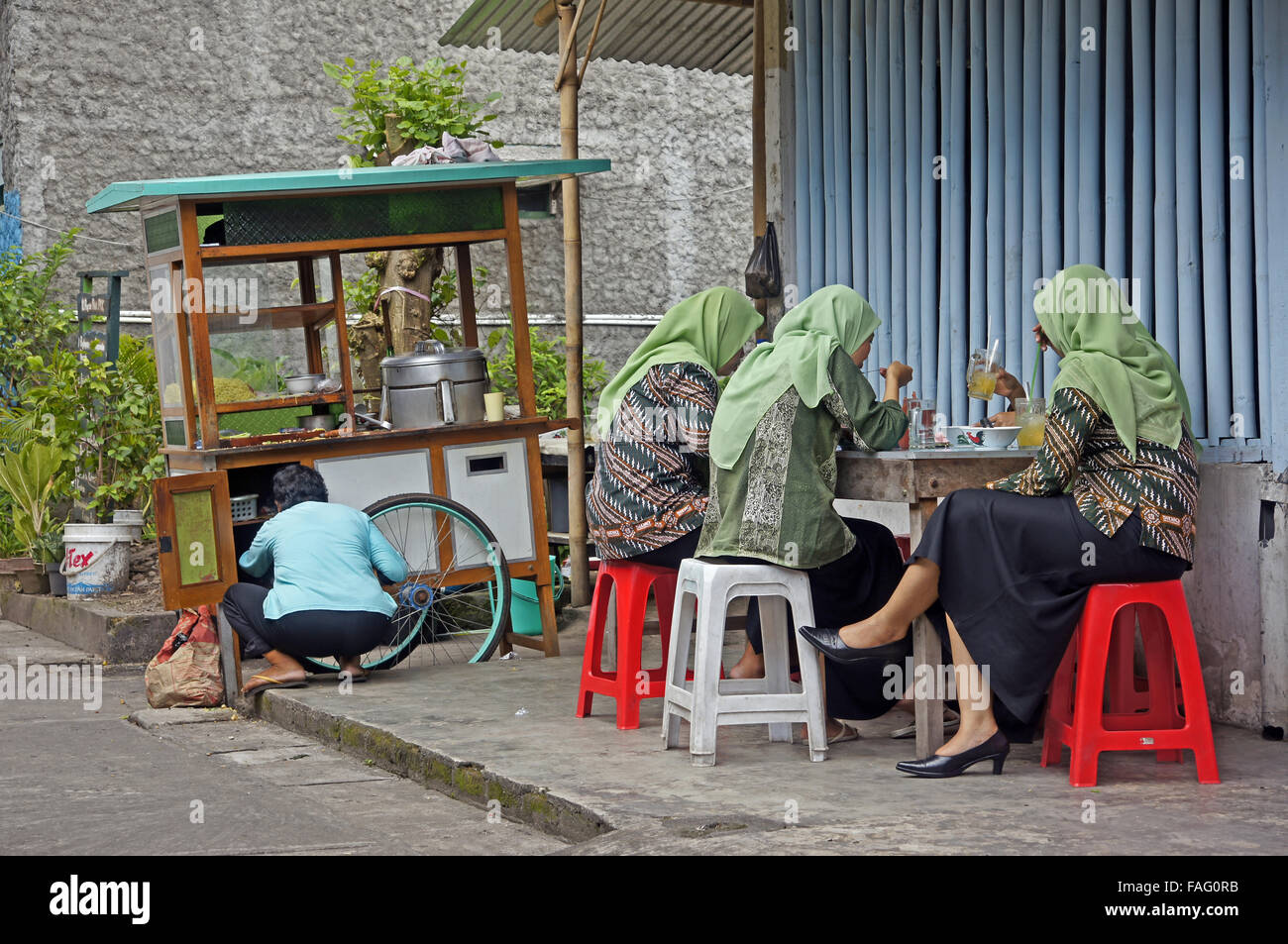 Female indonesian workers hi-res stock photography and images - Alamy