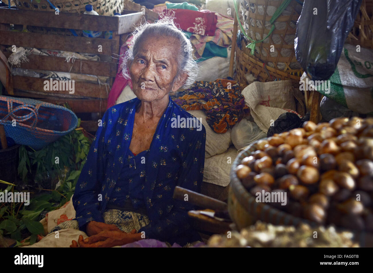 Old lady seller sitting fruit hi-res stock photography and images - Alamy