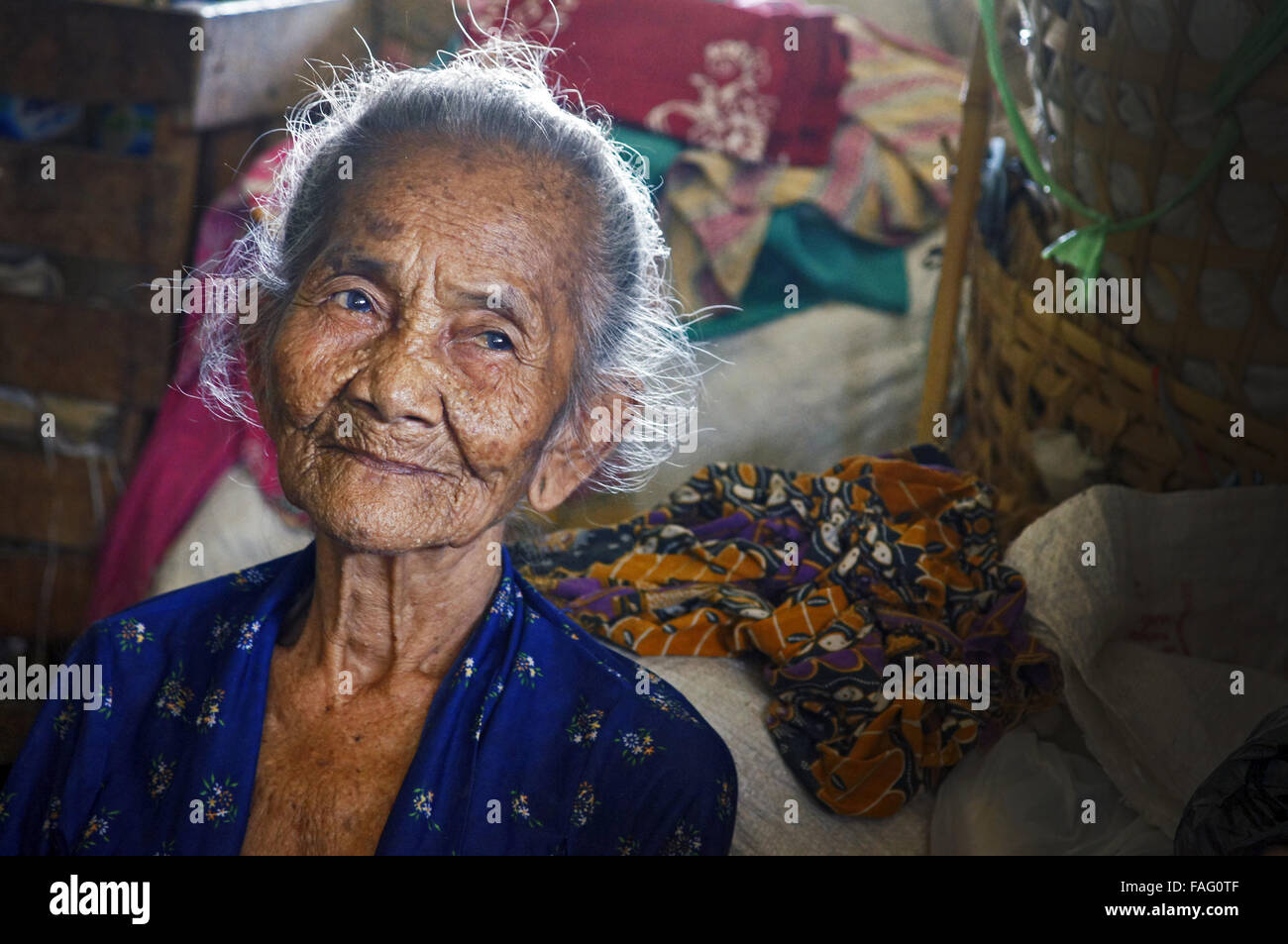 Old lady seller hi-res stock photography and images - Alamy