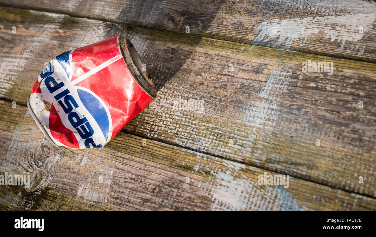 Old Discarded Pepsi Can From The 80s Stock Photo - Alamy